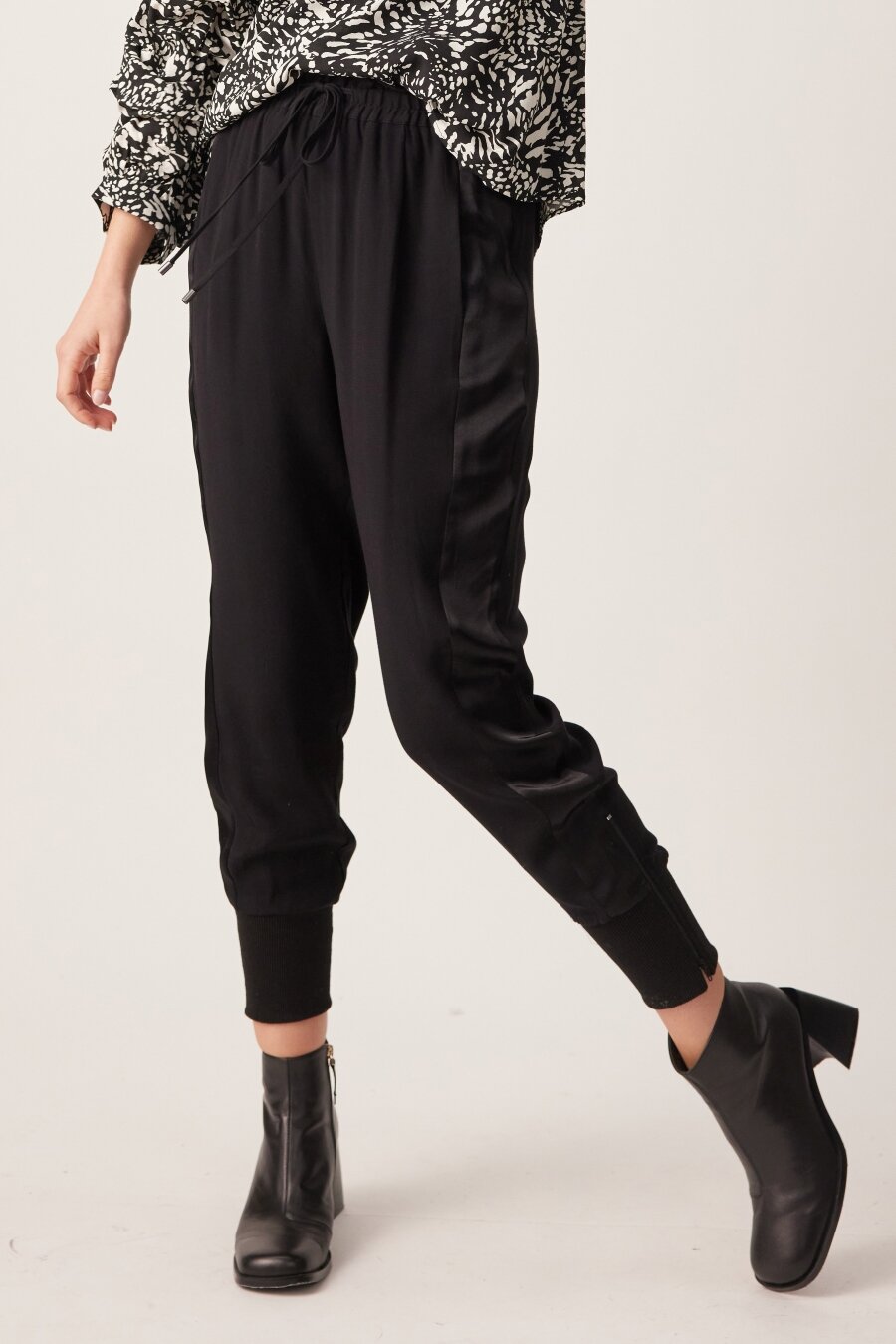 Donna Pant (Black) - Pants : Just Looking - Lemon Tree W23